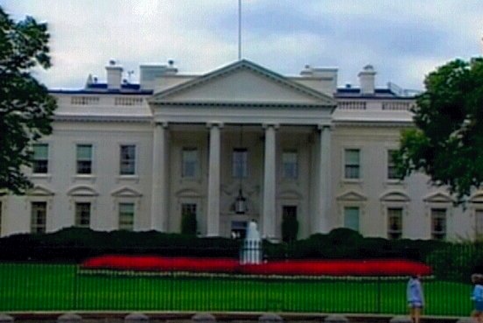 Fire breaks out near White House