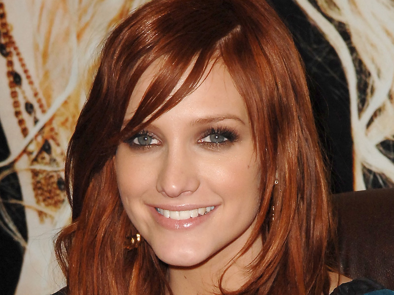 Ashlee Simpson 'not engaged' yet