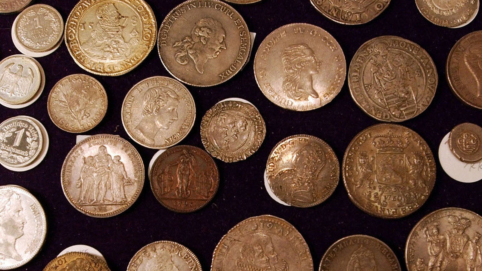 International coin fair attracts crowds