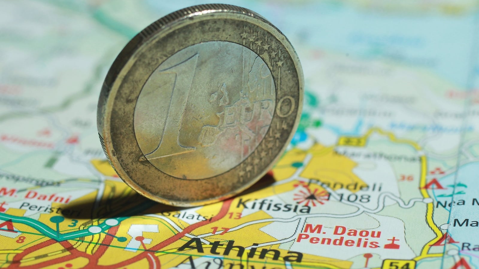 Greek economy expands by 0.4% in first quarter
