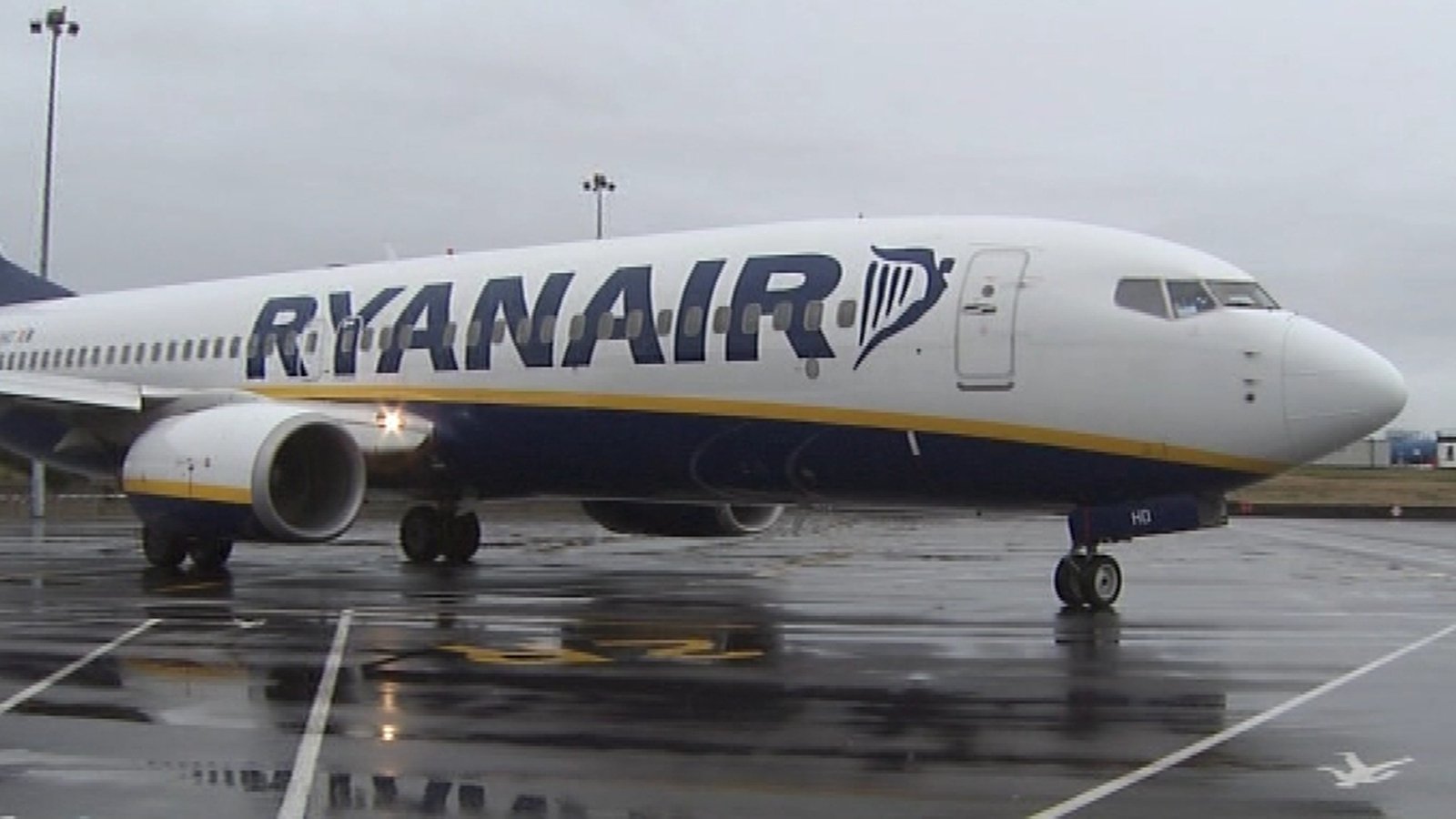 Ryanair to issue legal proceedings against pilot