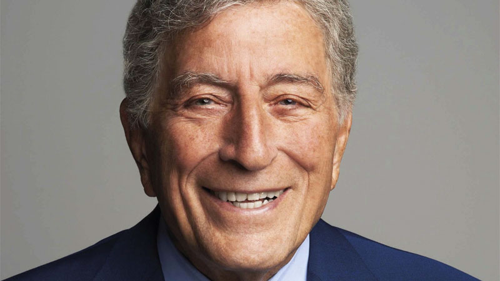 Singer Tony Bennett salutes small shopkeepers