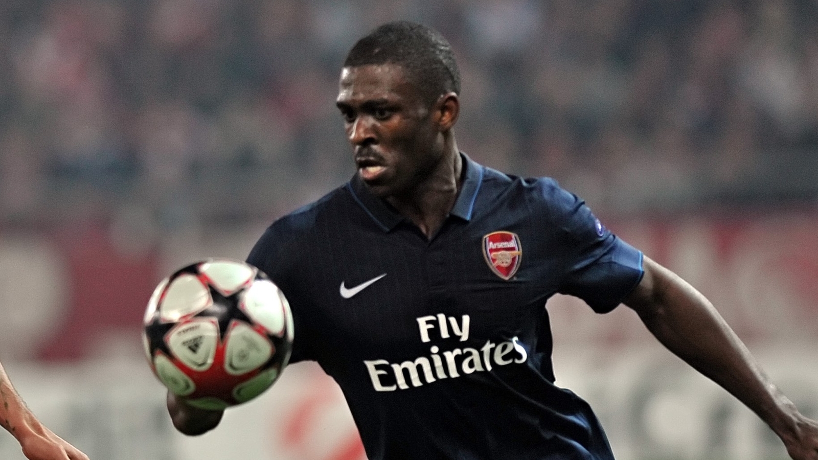 Shamrock Rovers sign full-back Gilbert