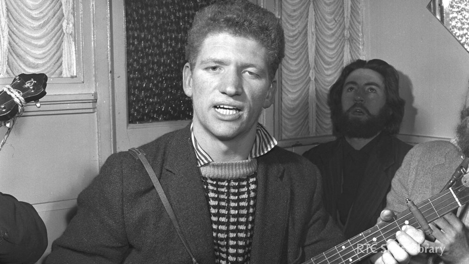 RTÉ Archives | Arts and Culture | Luke Kelly In Johnnie Fox's Pub