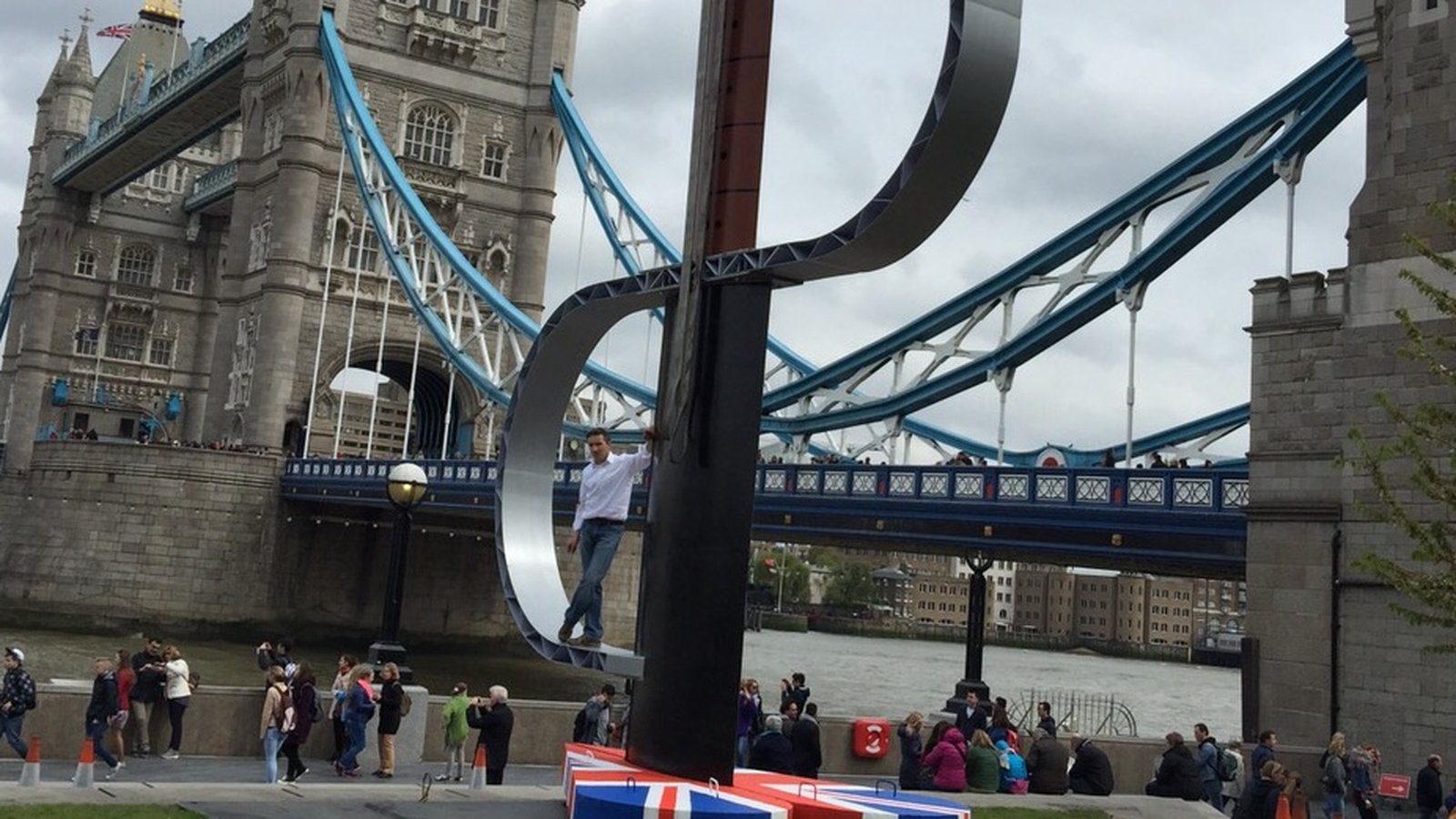 Mayo man builds protest structure in London city