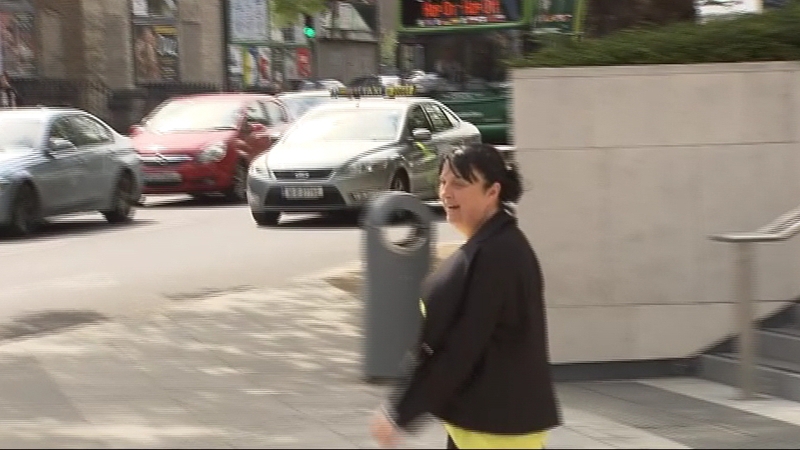 Bean 47 bliain d'aois ciontaithe i ndúnmharú