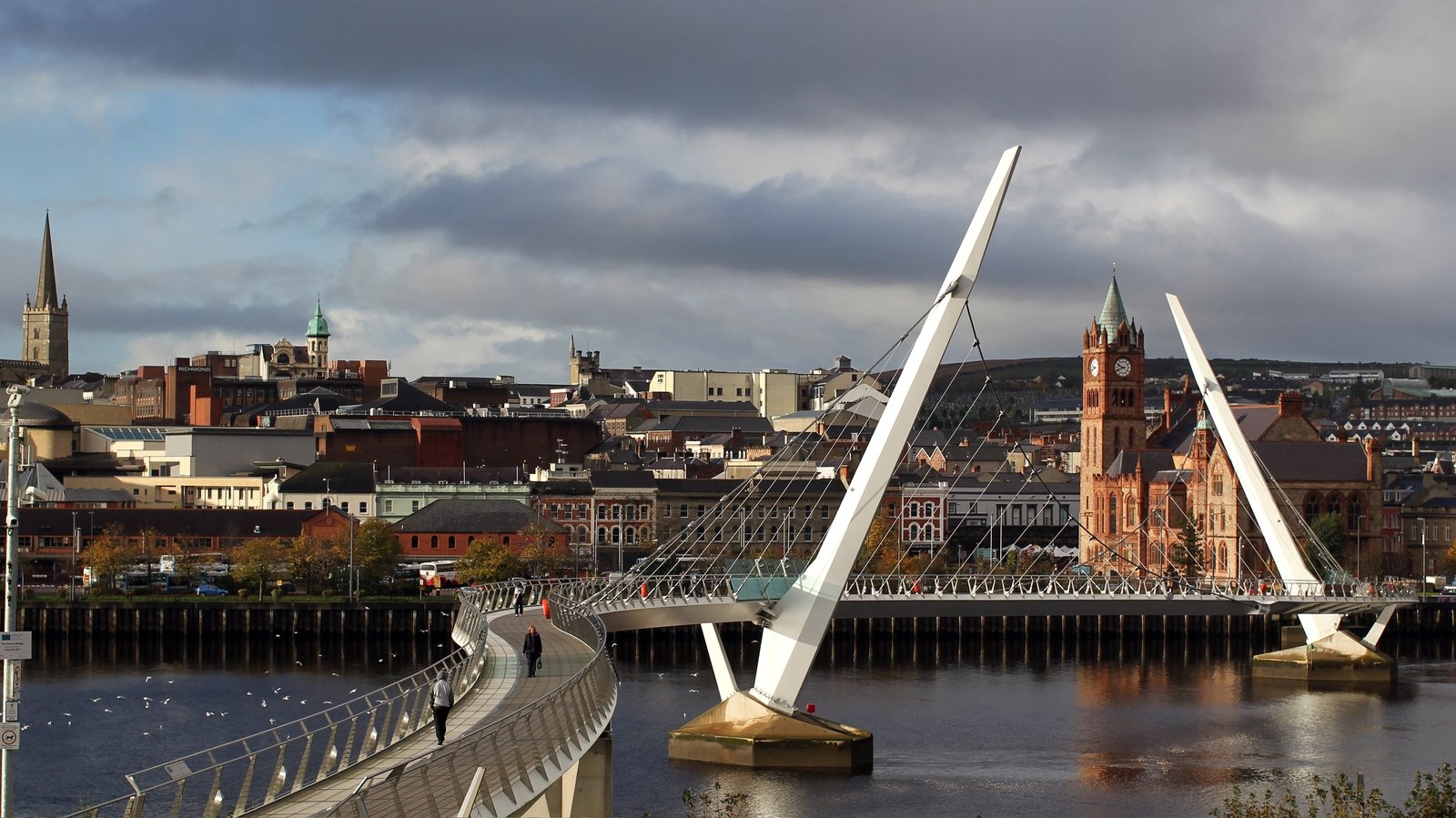 Council votes in favour of Derry name change