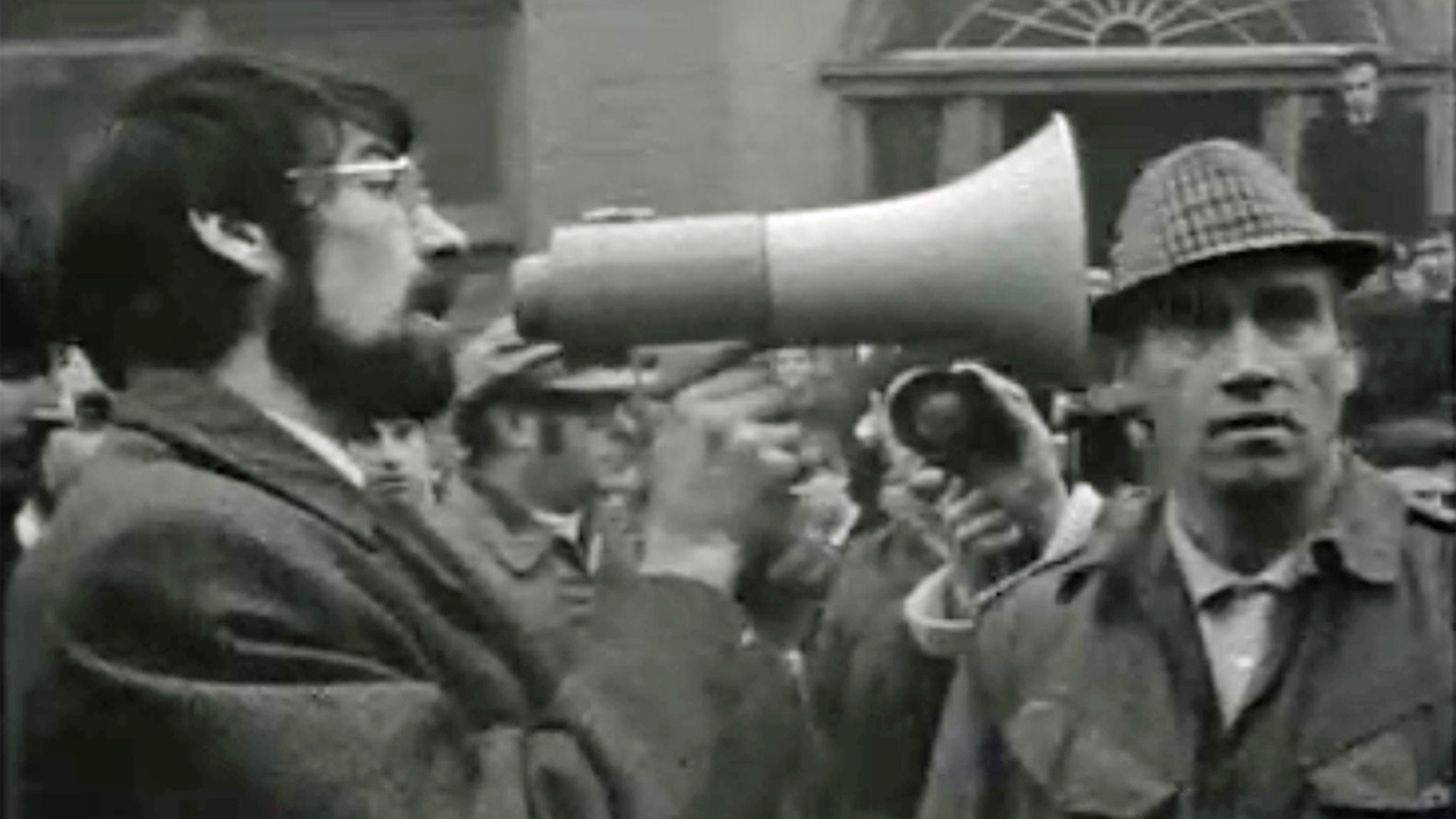RTÉ Archives | War and Conflict | Civil Rights March and Riots in Newry