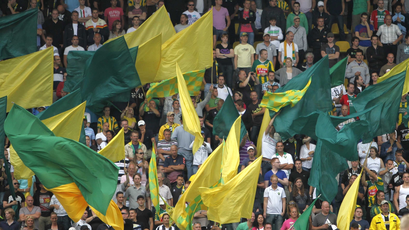 VIDEO: Keeper's back-heel volley & Wanchope fight