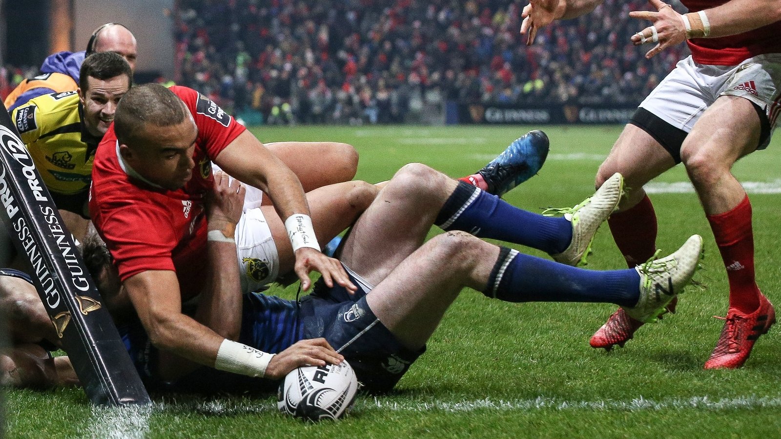 Munster dominate Leinster to move clear in Pro12