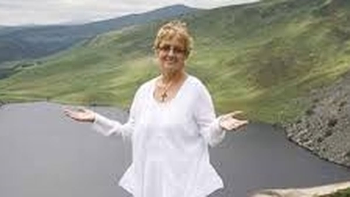 Isla Grant - chat & performance | CountryWide - RTÉ Radio 1