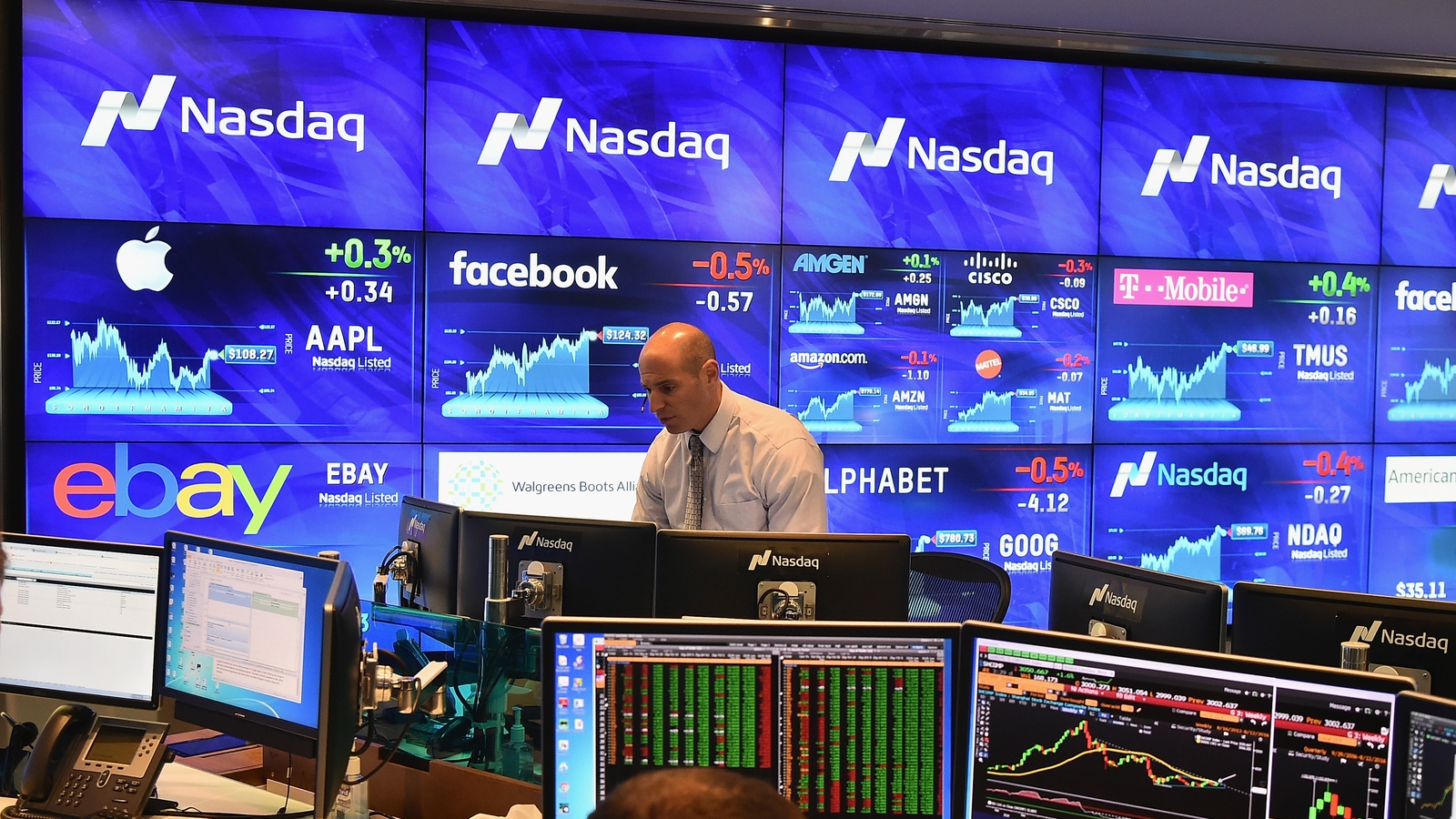 Nasdaq scales record peak before Apple, Amazon results