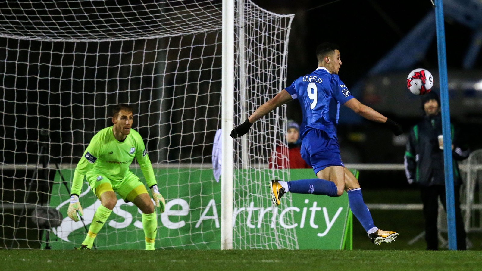 Ruthless Duffus sinks 10-man Shamrock Rovers