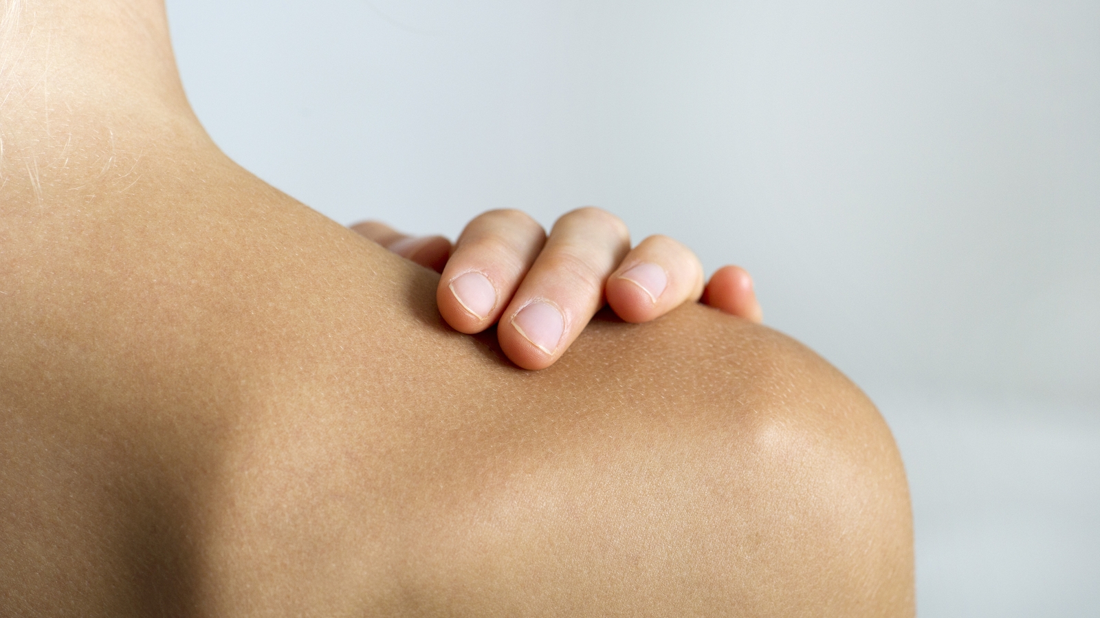 Scientists create skin-like material that make phones "ticklish"