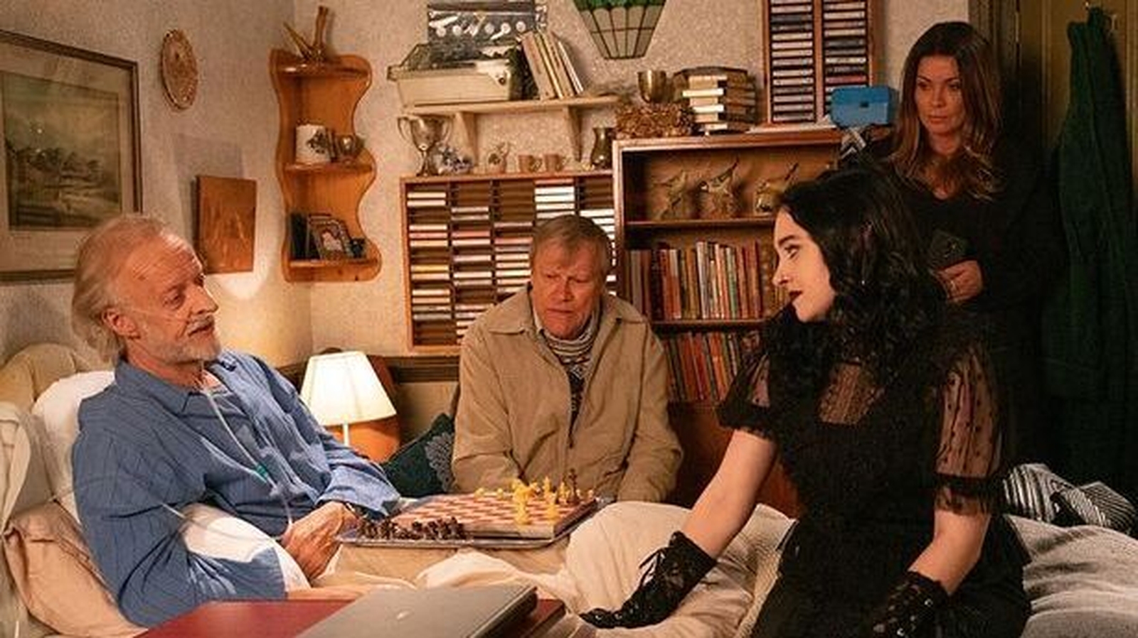 Roy is left devastated in Coronation Street