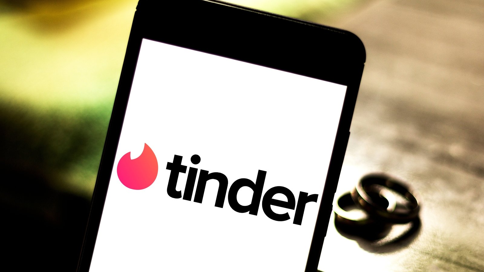 Tinder to introduce "panic button" and more safety features