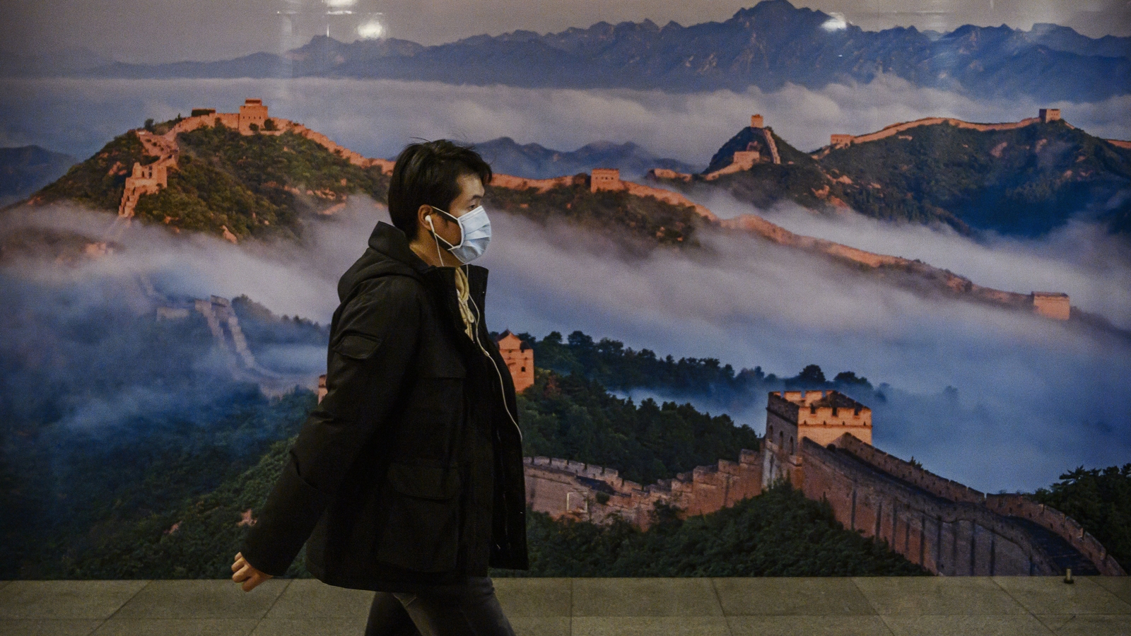 China services sector grows at fastest pace in a decade