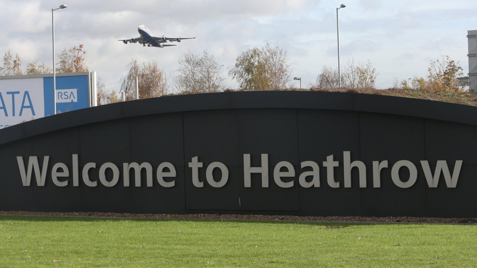 Heathrow Airport to use renewable jet fuel