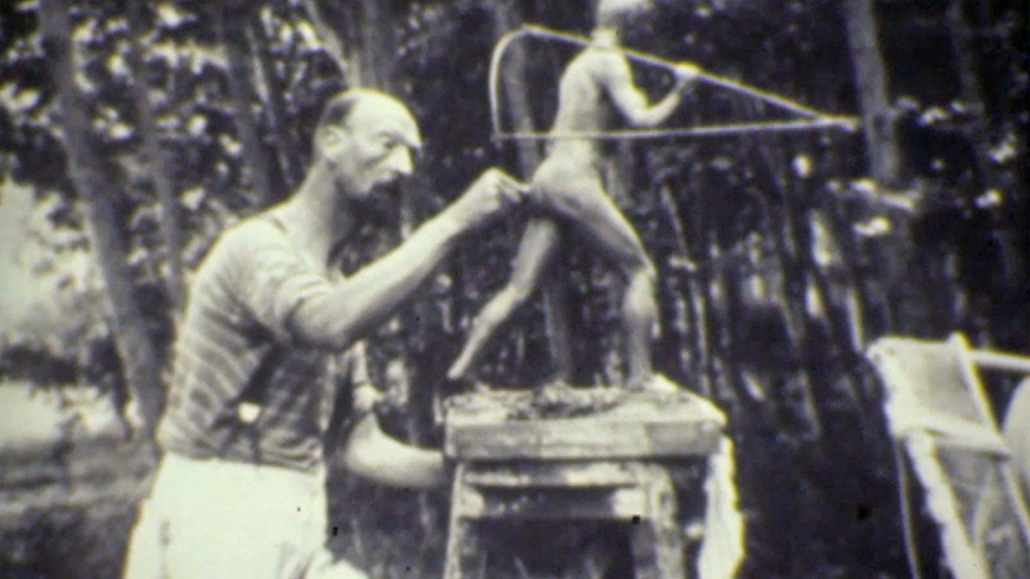 RTÉ Archives | Arts and Culture | Mullingar Photography Exhibition