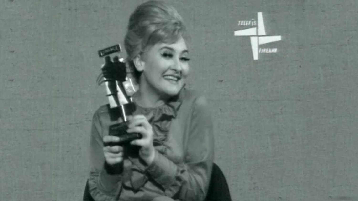 RTÉ Archives | Entertainment | Nighthawks Wins Award