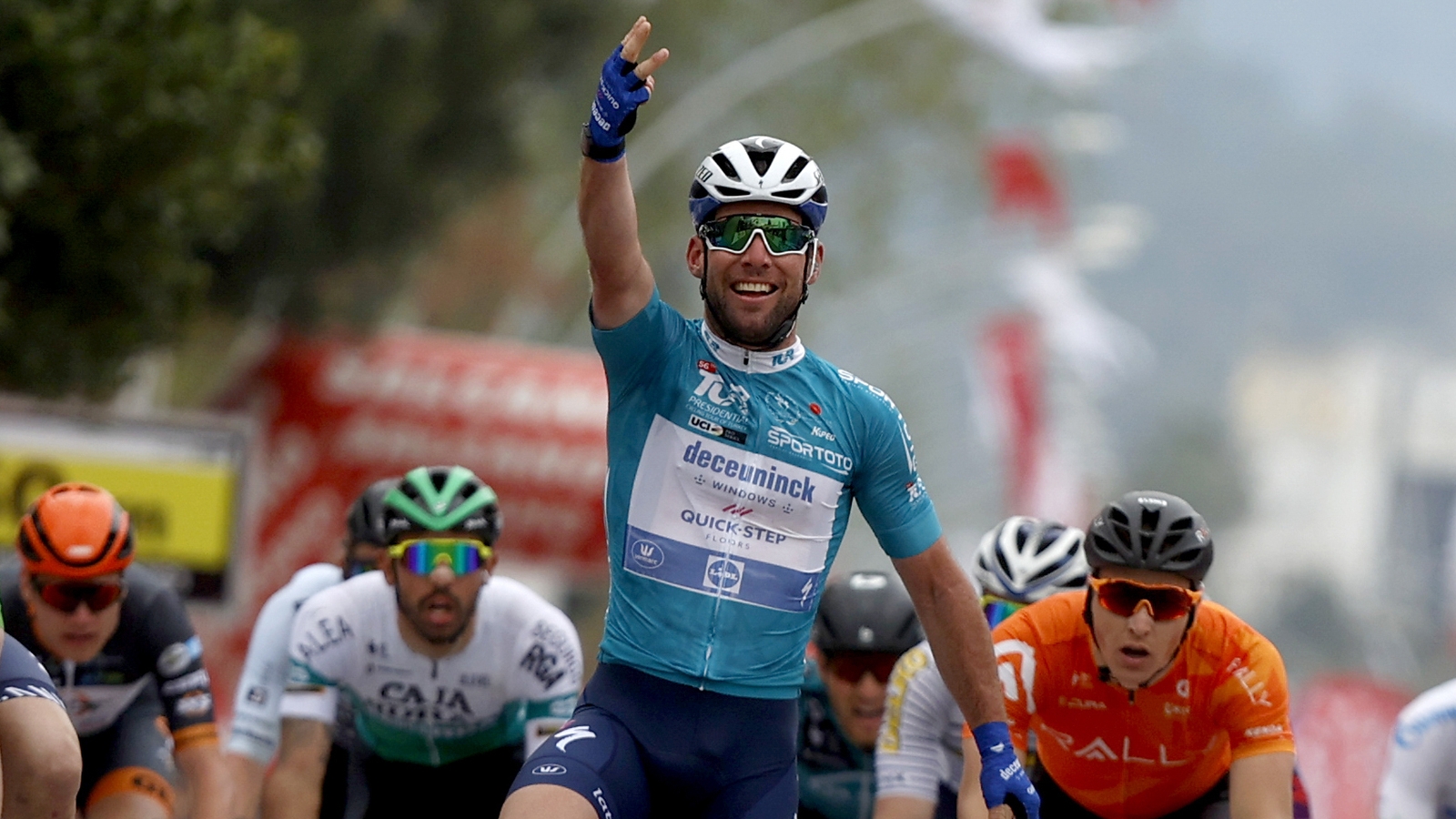 Third successive stage win for in-form Mark Cavendish
