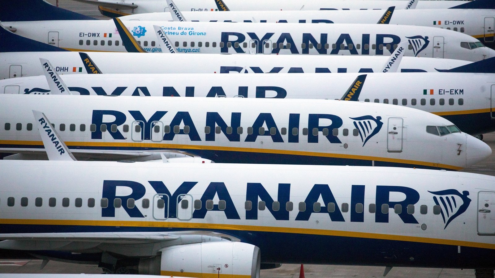 Ryanair passenger numbers up 10% in November