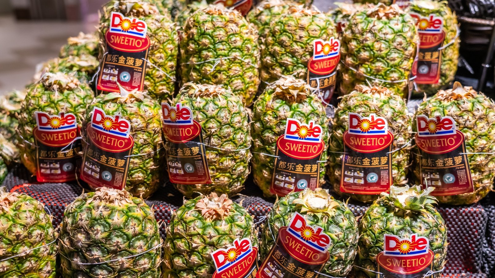 Dole cuts its full year earnings forecast