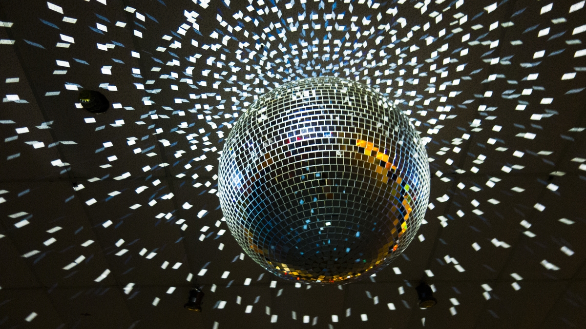 The joys of the slow set at an Irish Disco | Liveline - RTÉ Radio 1