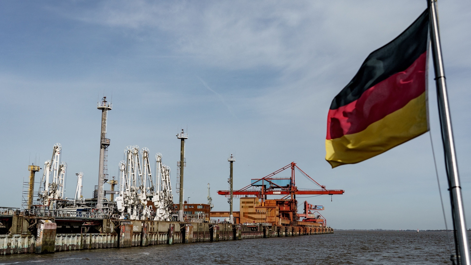 German gas reserves can 'last until late summer'