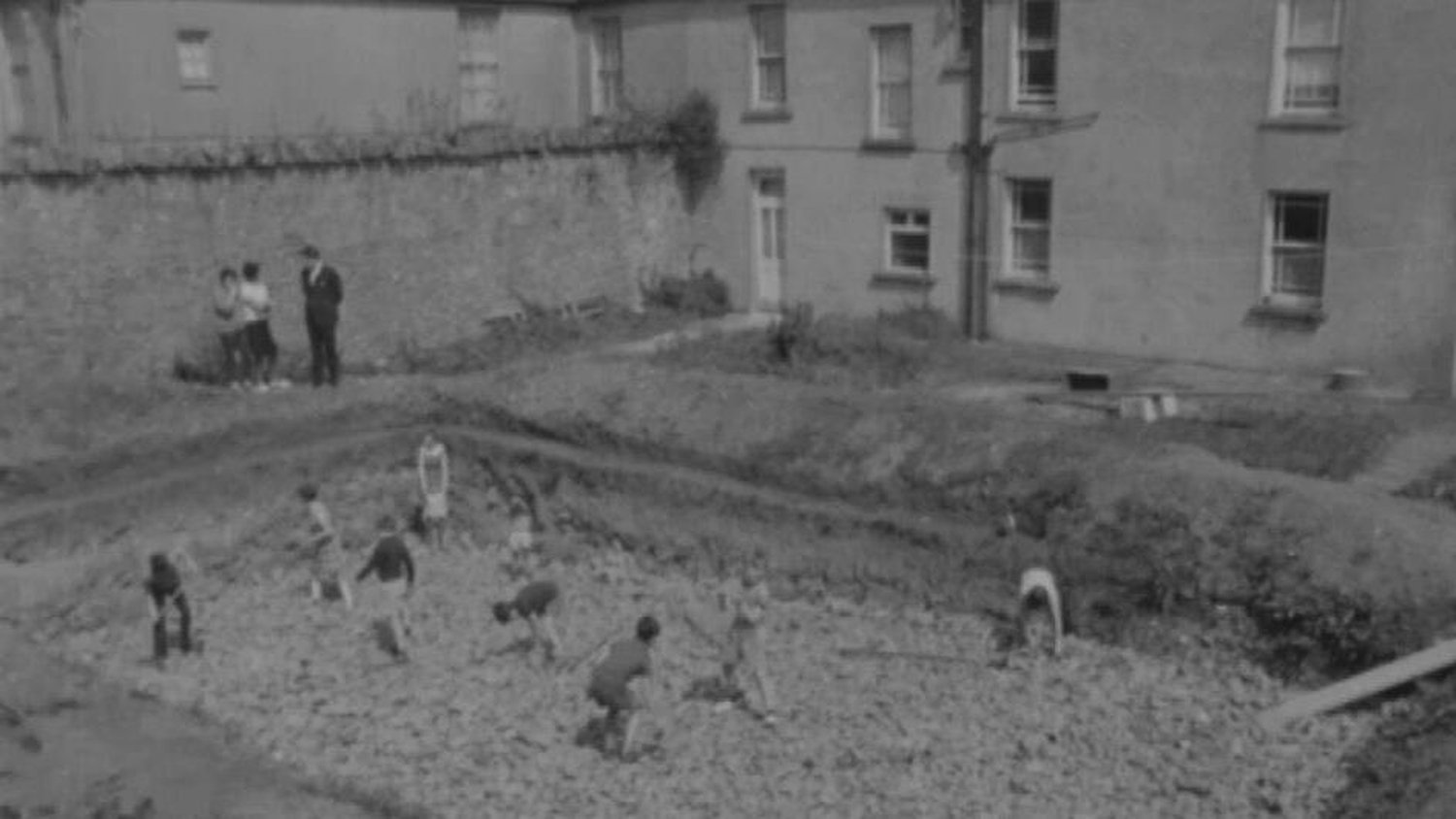 RTÉ Archives | Lifestyle | Limerick Swimming Pool
