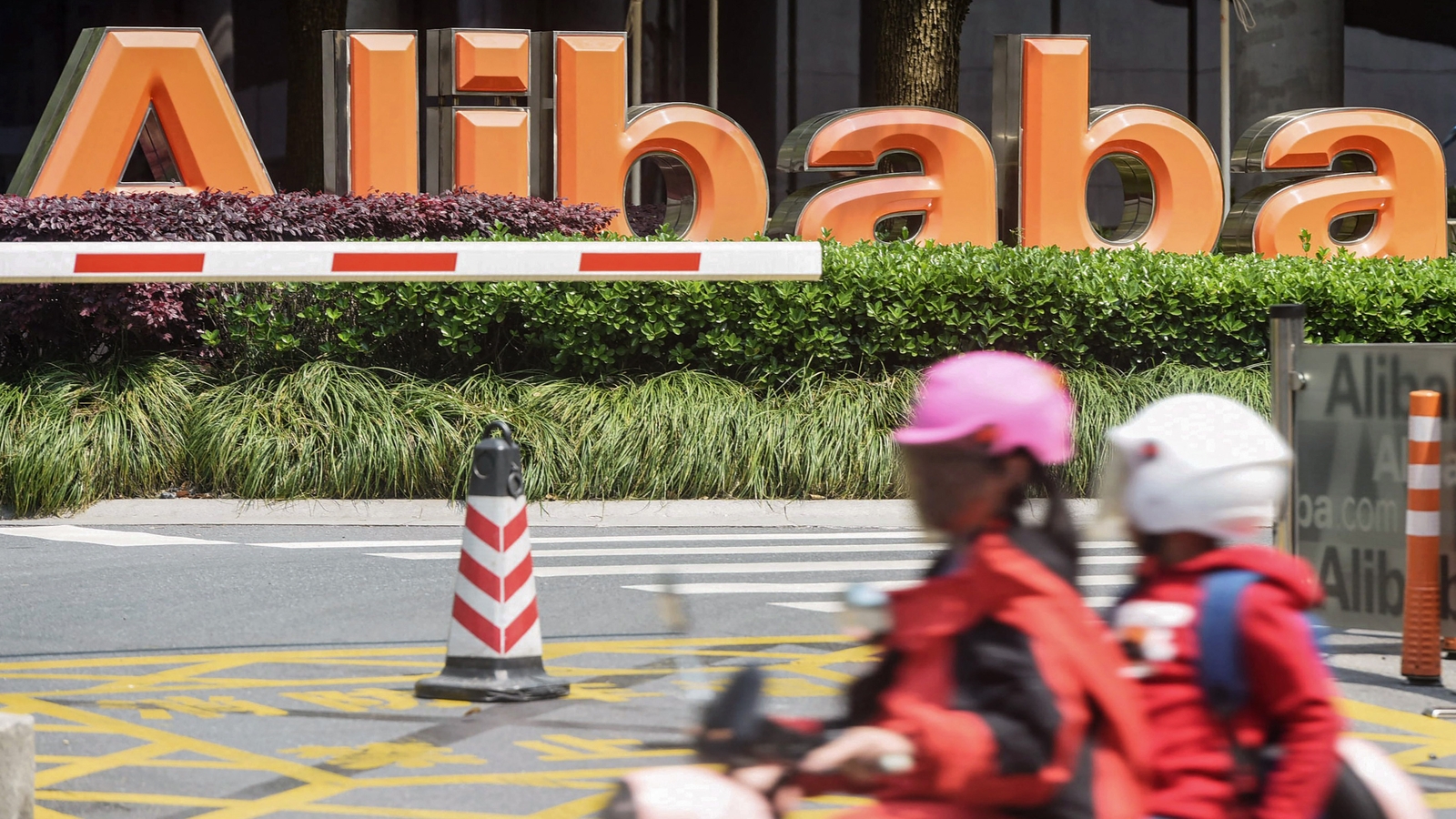 Alibaba shares fall on report of China probe