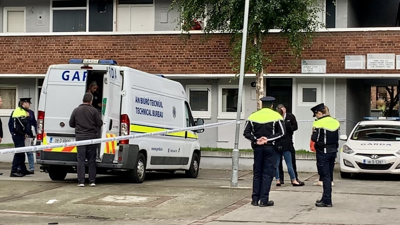 Fiosrú faoi dhúnmharú fhear a chaith 7 lá marbh in árasán