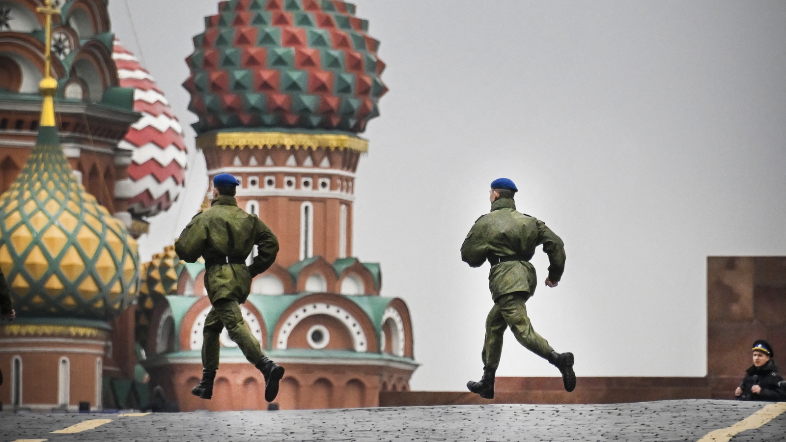 Russia falls into recession