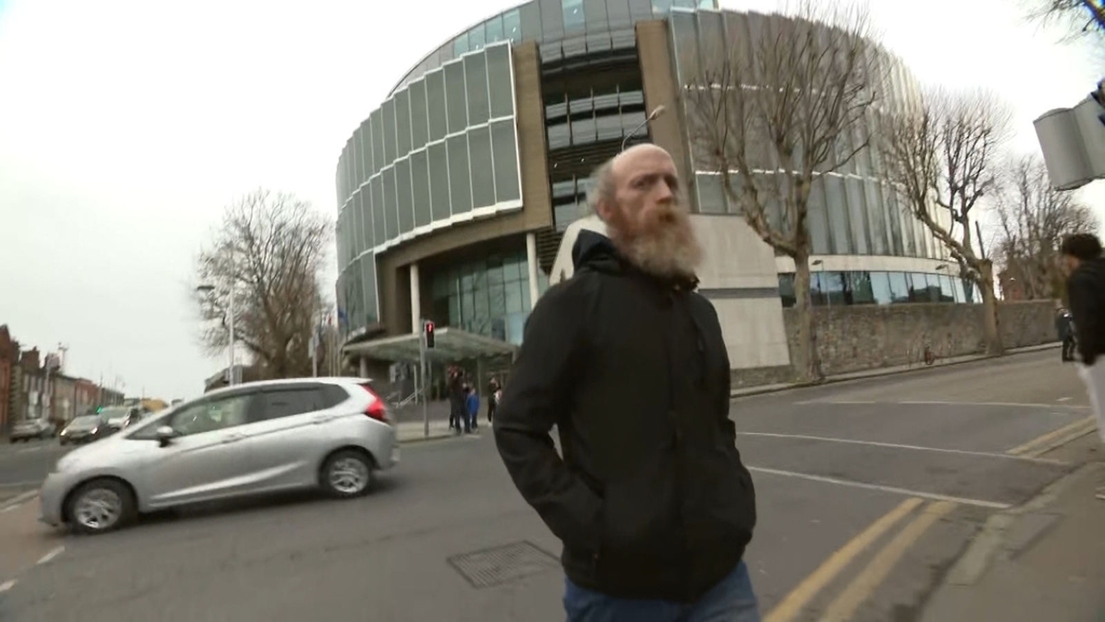 Fear sa chúirt maidir le eachtra ag léirsiú in aghaidh inimirce