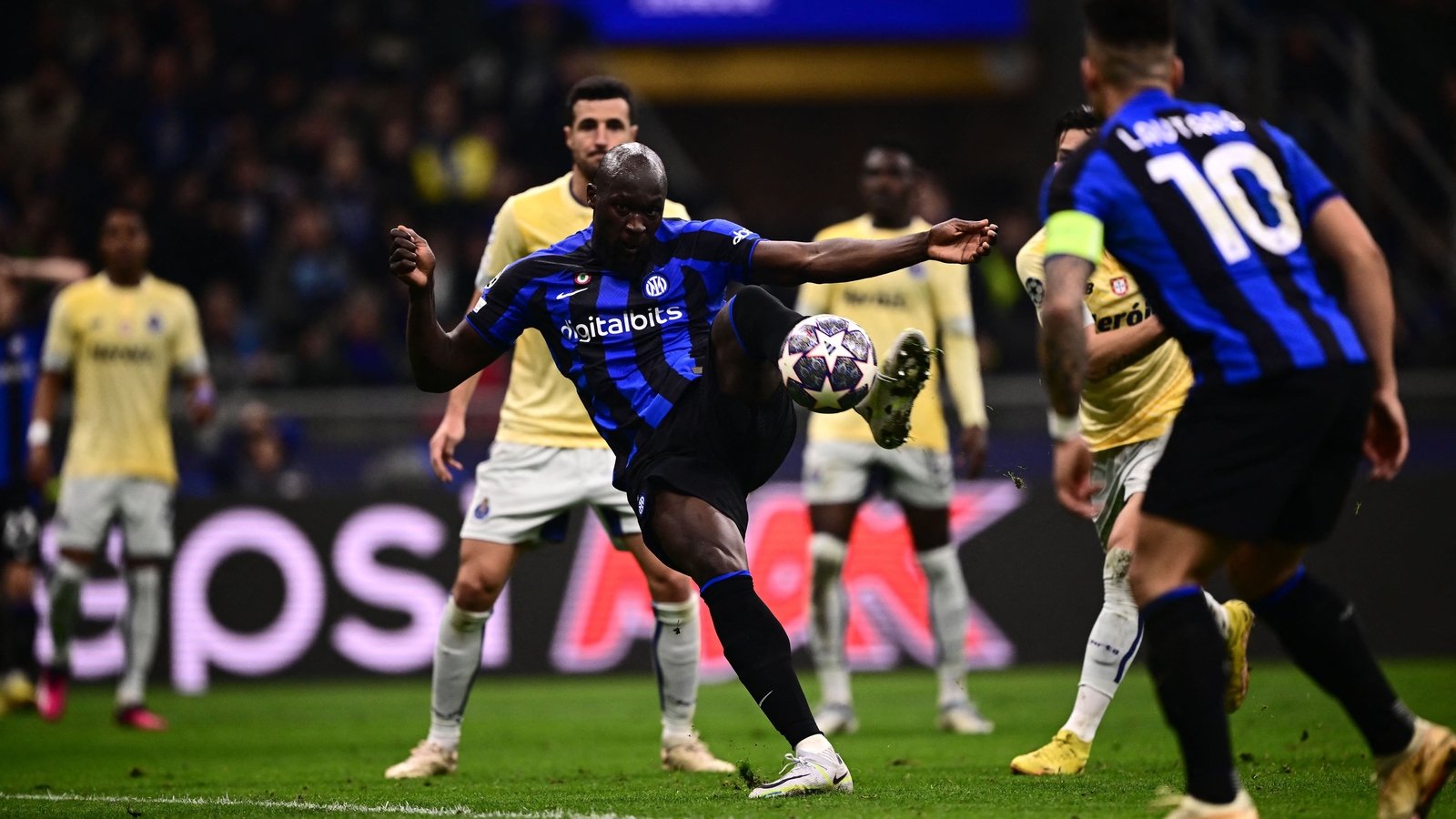 Super sub Lukaku strikes late for Inter