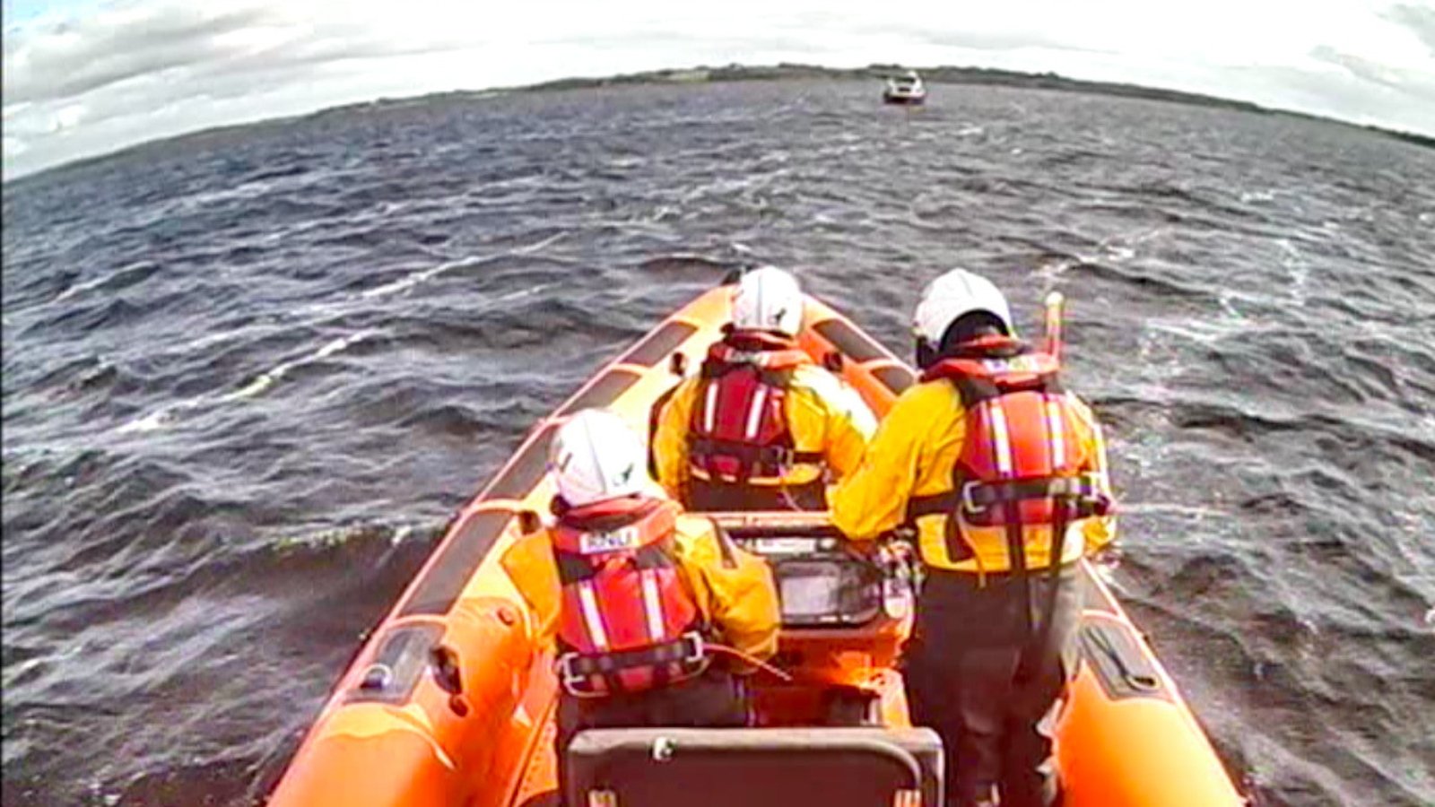 40 people rescued after yacht runs aground in Co Galway