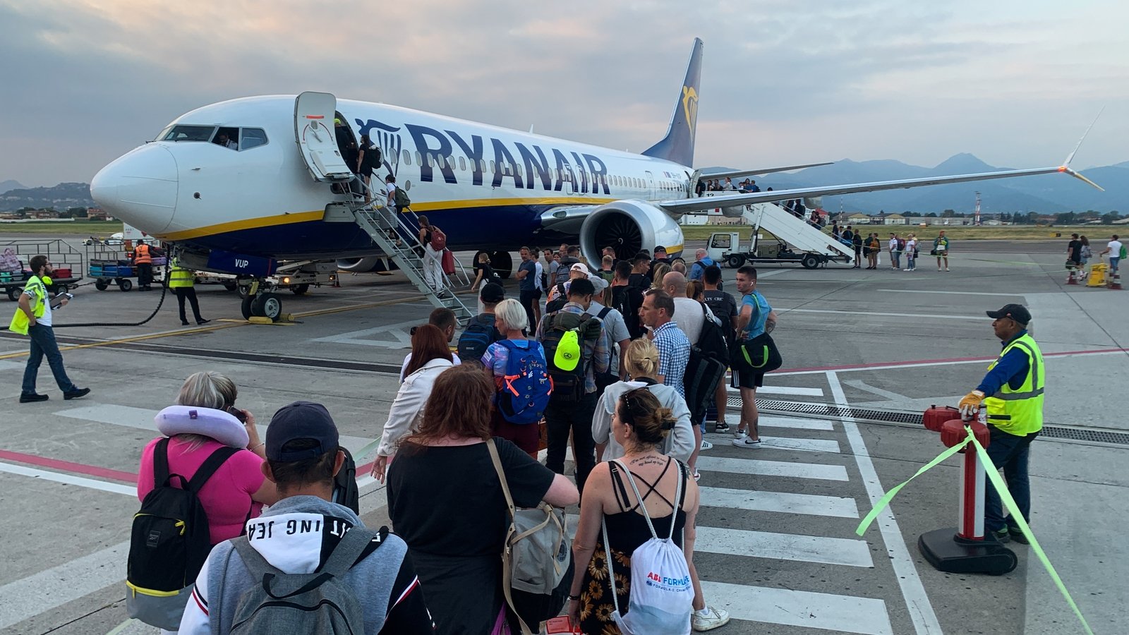 Ryanair passenger numbers rise by 6% in April
