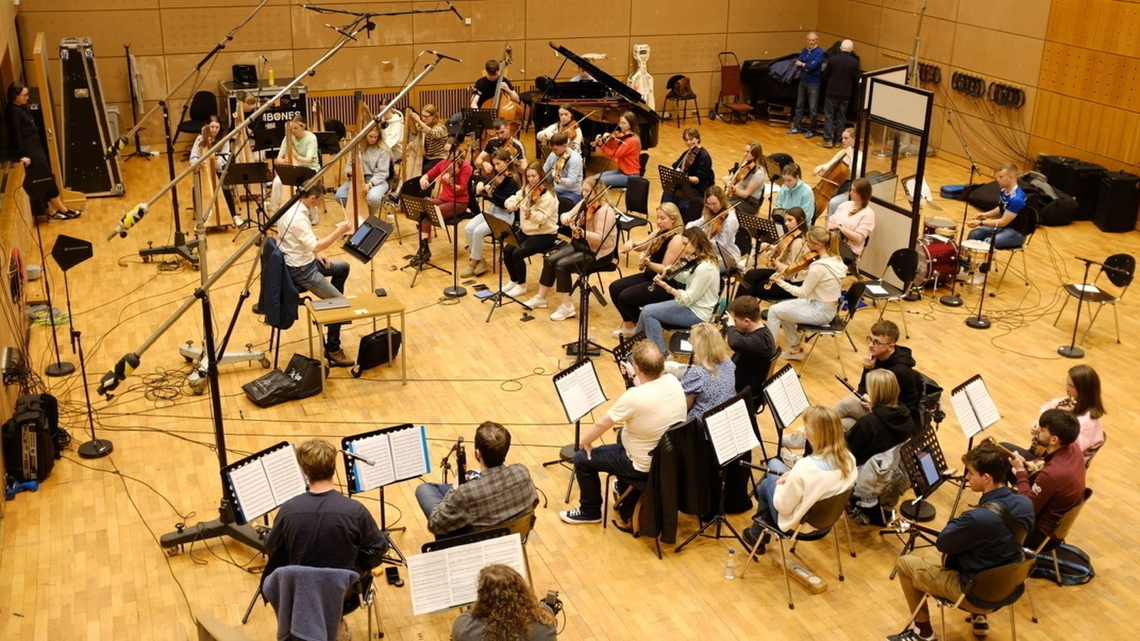 The Comhaltas National Folk Orchestra of Ireland rock Céilí House