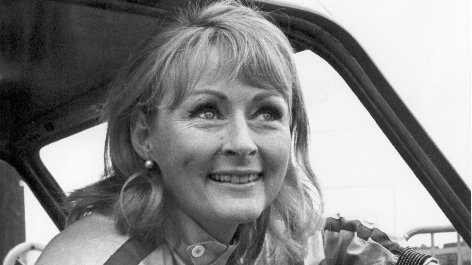 Motorsport pioneer Rosemary Smith dies aged 86