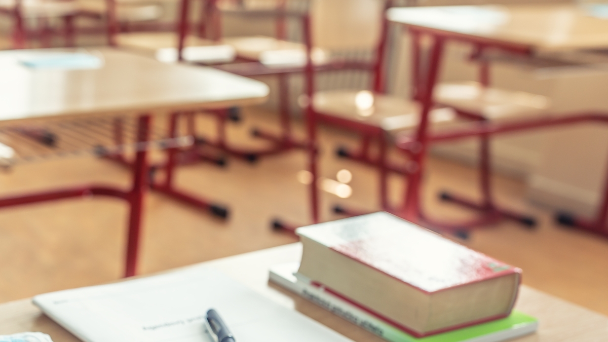 Should primary teachers be allowed teach in secondary schools ...