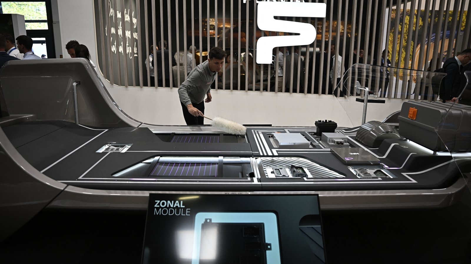 Forvia posts H1 loss as Stellantis terminates deal