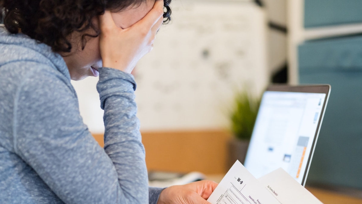 Paperwork frustrations | Liveline - RTÉ Radio 1