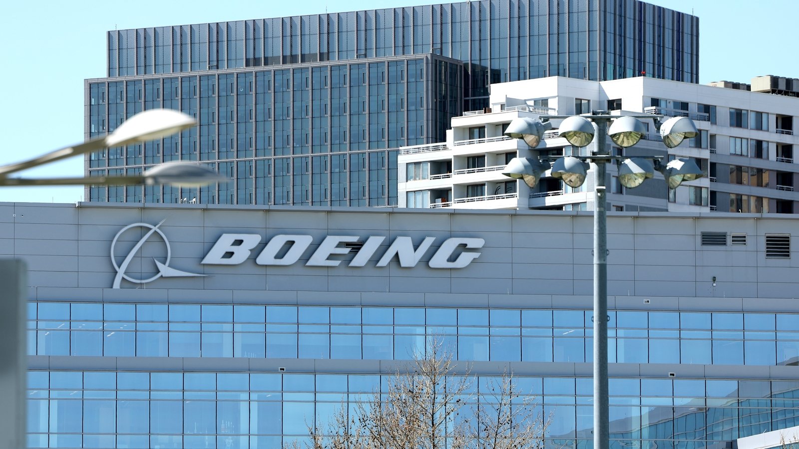 Boeing hones $15 billion financing plan to weather crises