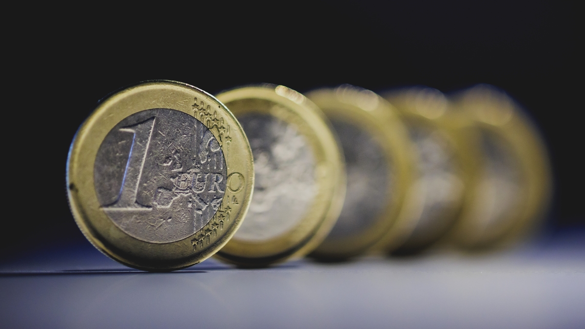 "Staggering amounts" of money being stolen through investment fraud ...