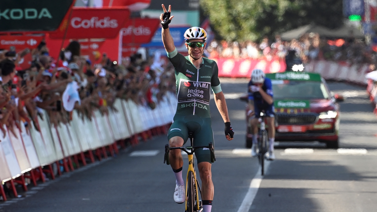 Van Aert sprints to third Vuelta stage win