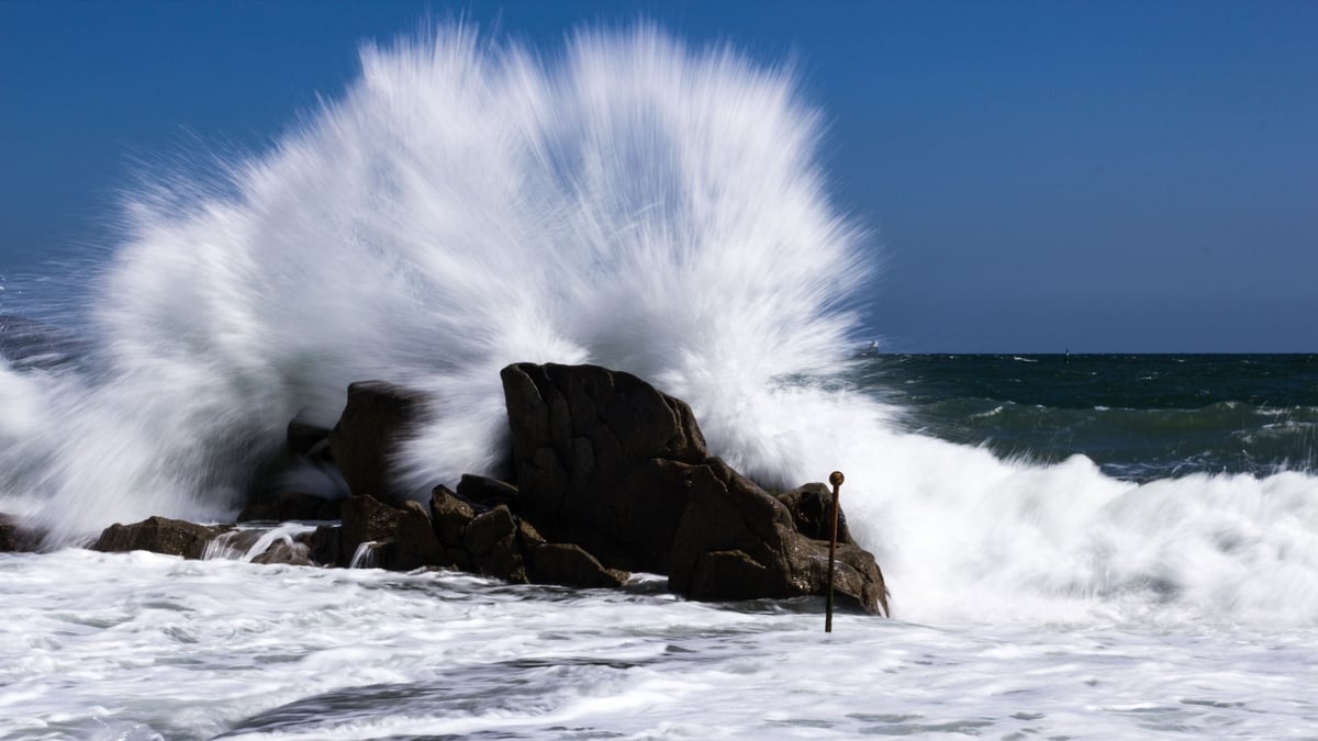 Ireland’s West Coast braces for Storm Ashley | Brendan O'Connor - RTÉ ...