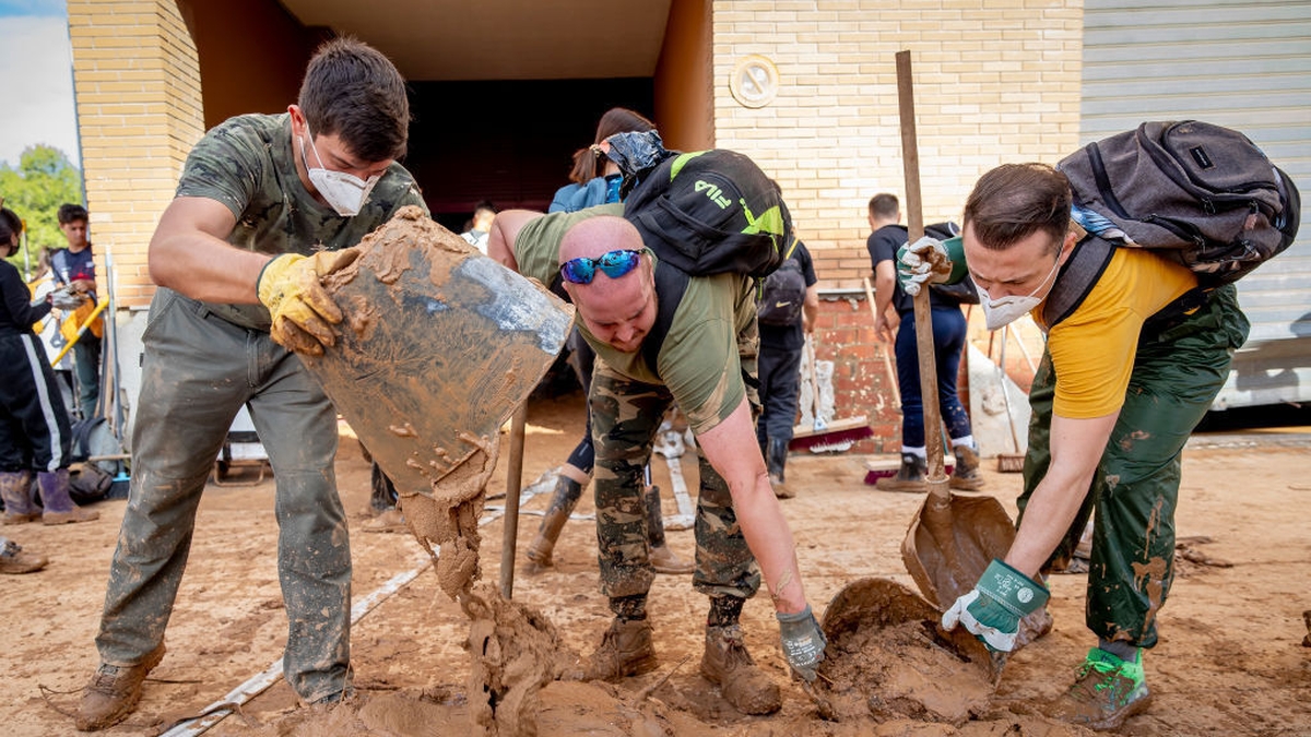Cleanup efforts continue in mud-soaked Spanish streets | Morning ...