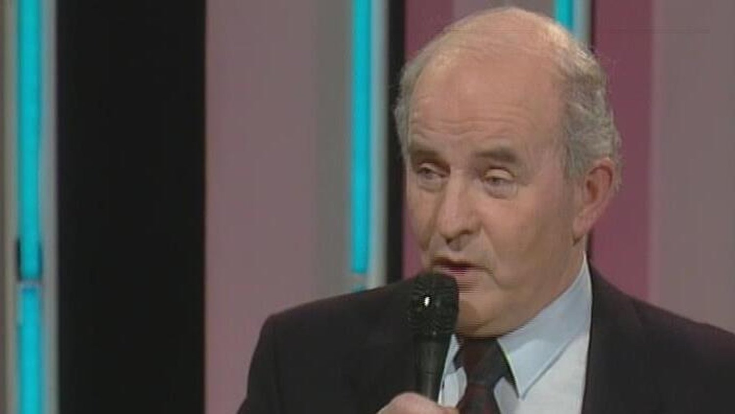 RTÉ Archives | Entertainment | Dermot Kelly Sings