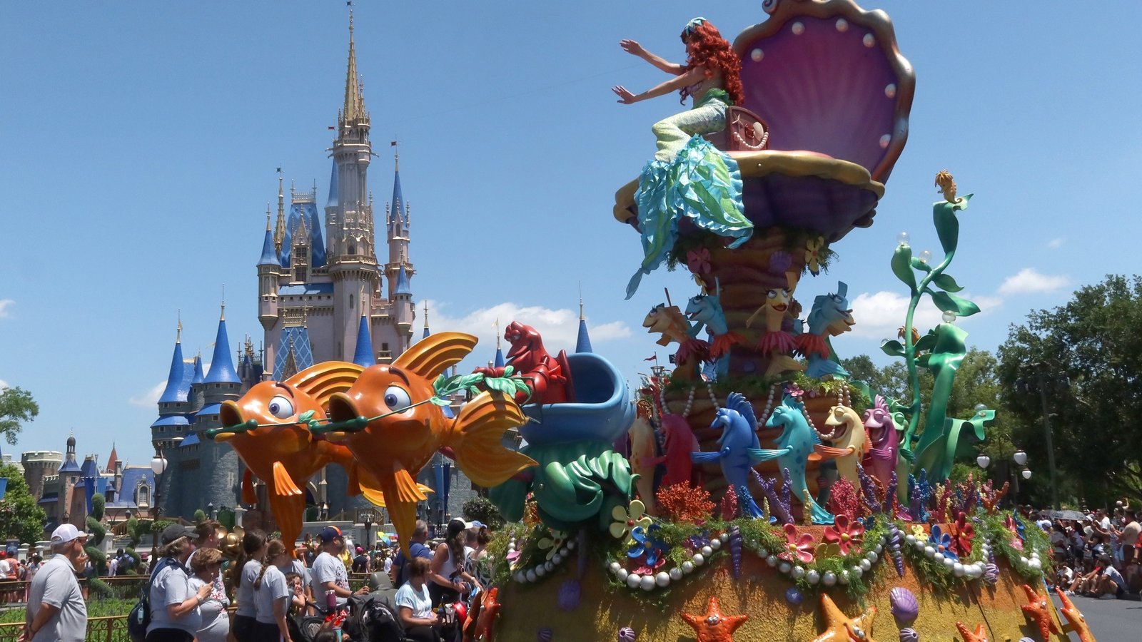 Disney beats quarterly earnings forecasts