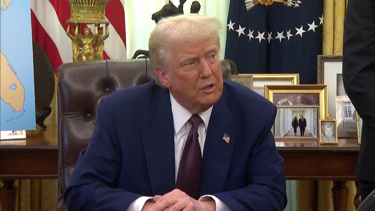 White House fight back after phone group fiasco- Democrats and media ...